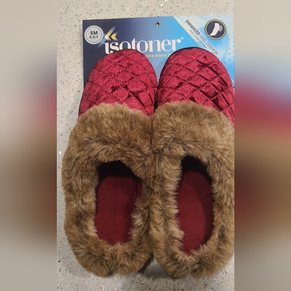 isotoner | Shoes | Nwt Isotoner Womens Slippers Size 657 In Chili ...